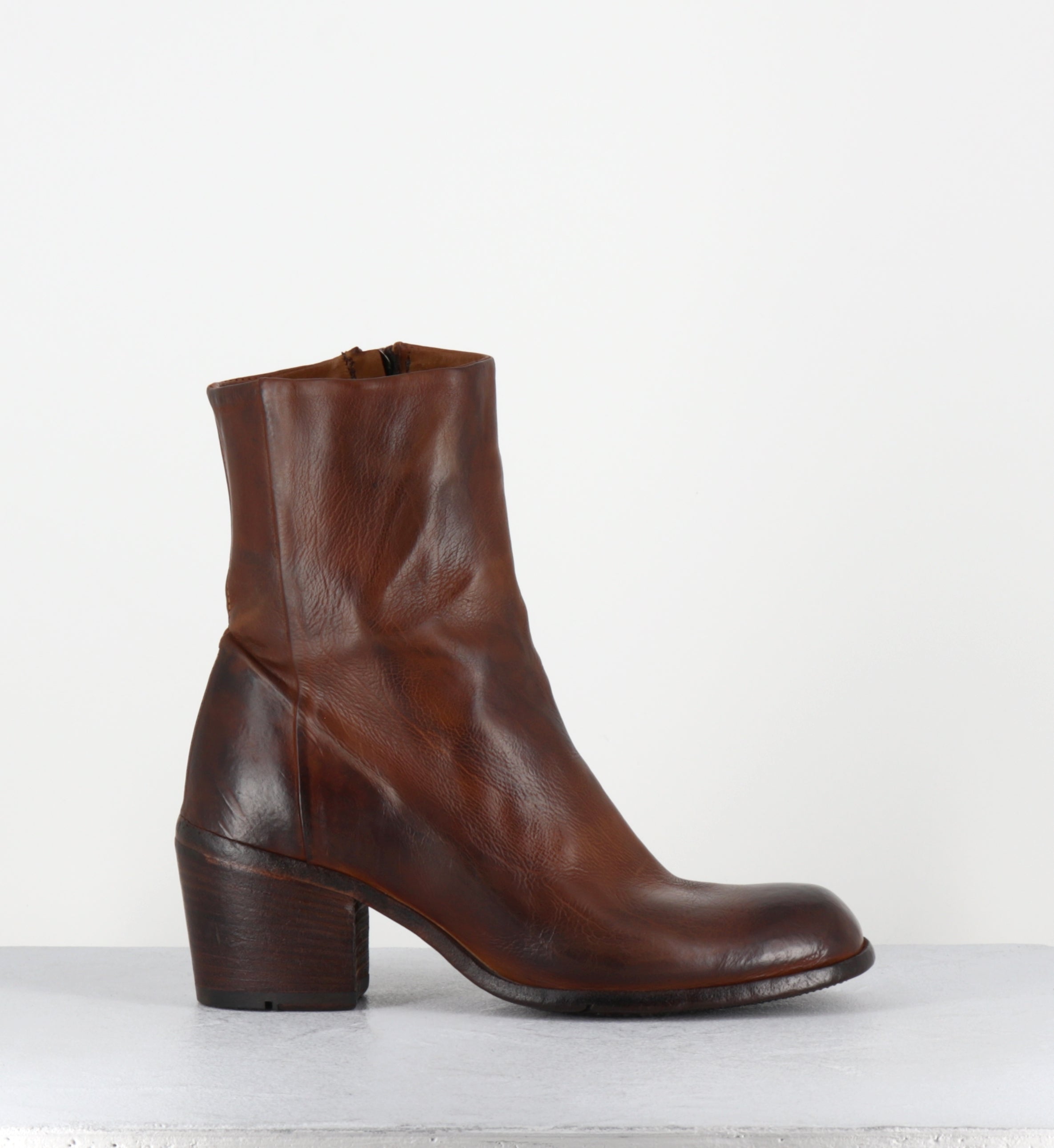 Boots à talon en cuir cognac lavé - IO02A SERRANO COGNAC – Garrice